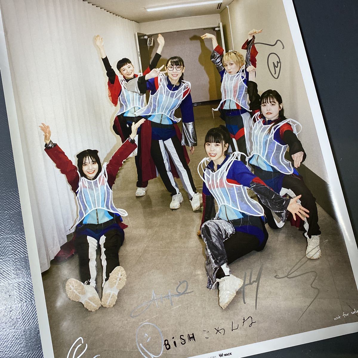 Yahoo!オークション - BiSH 直筆サイン入り ポスター B2サイズ 【EM-40...