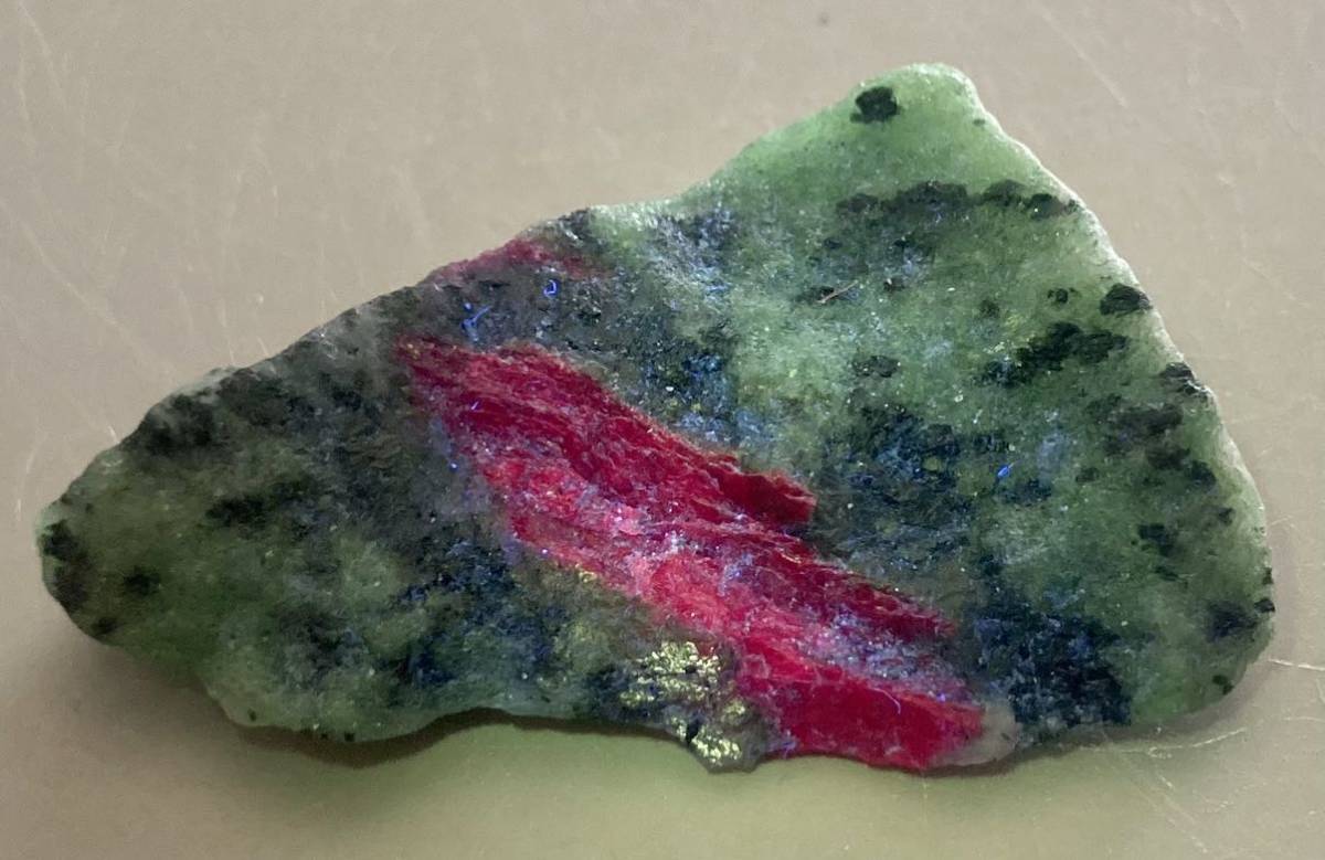 Yahoo!オークション - アフリカ産天然ルビーインゾイサイト原石29.77g