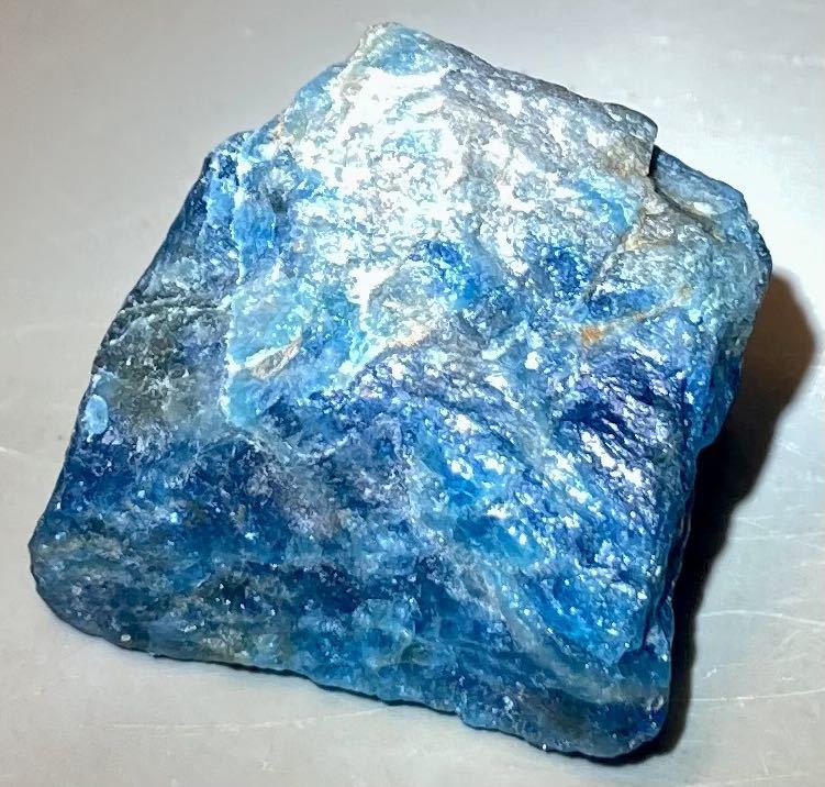 Yahoo!オークション - マダガスカル産天然ネオンブルーアパタイト原石3...