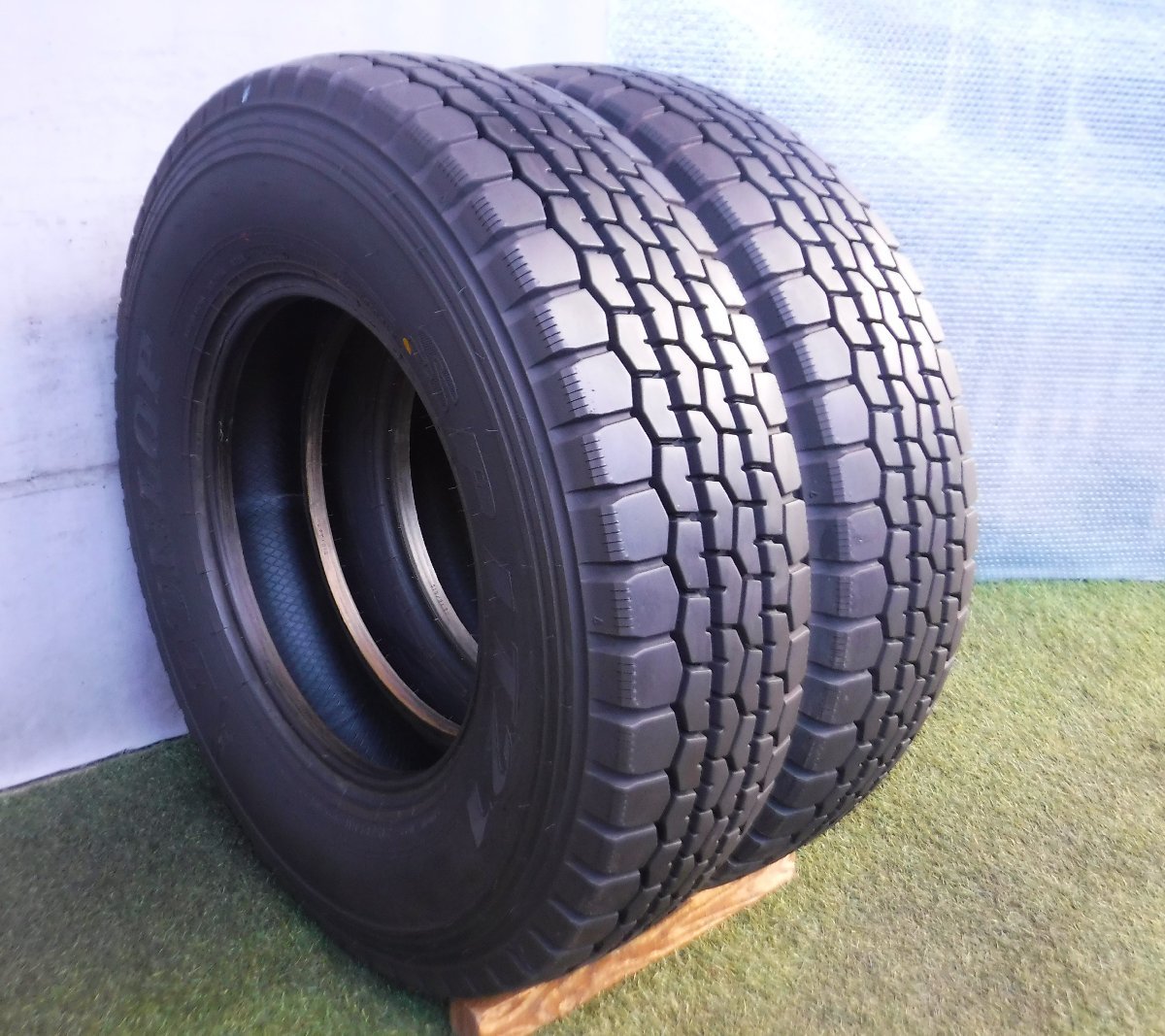 Yahoo!オークション - 215/85R16 120/118L ダンロップ SPLT21 2020年...