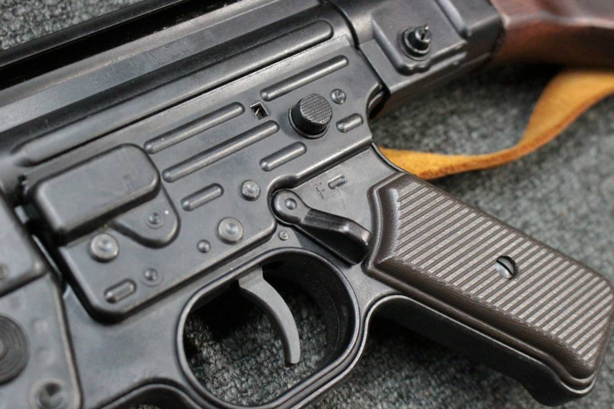 Yahoo!オークション - 【ショウエイ MP44突撃銃】 合法品 SMG刻印 トイ...