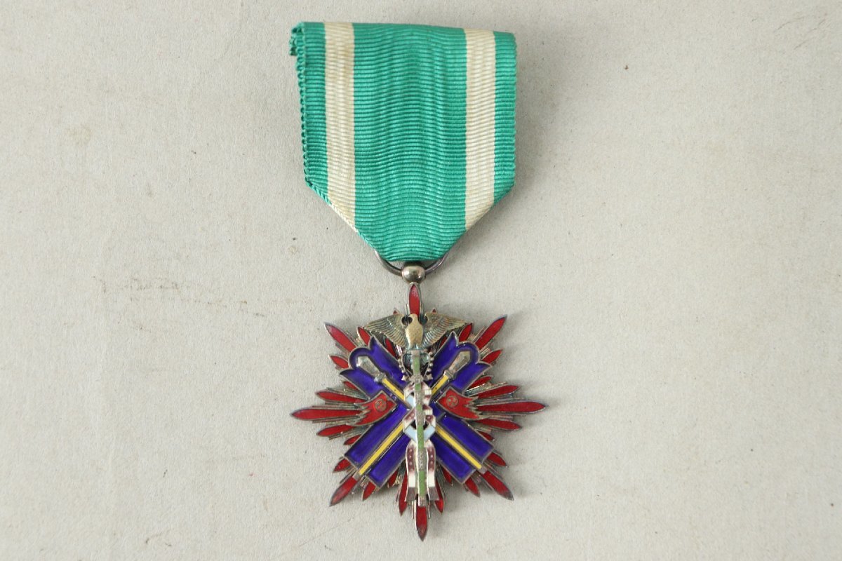 Yahoo!オークション - 功五級金鵄勲章 旧日本軍 略綬 箱 10-C047/1/60P