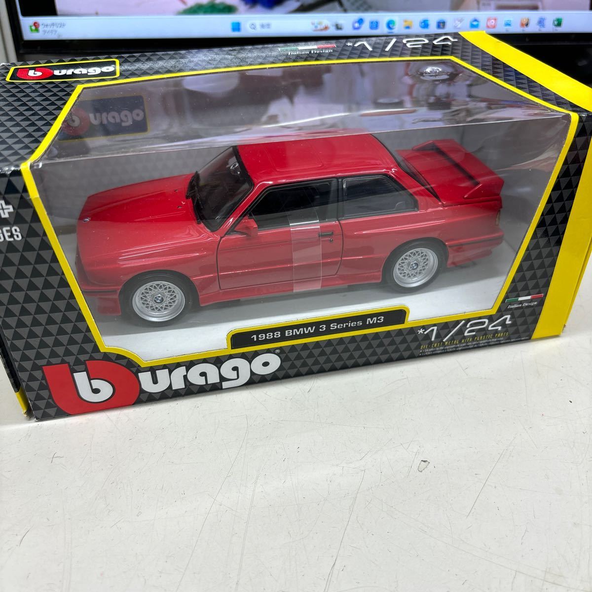 Yahoo!オークション - 【未使用】burago 1/24 BMW M3