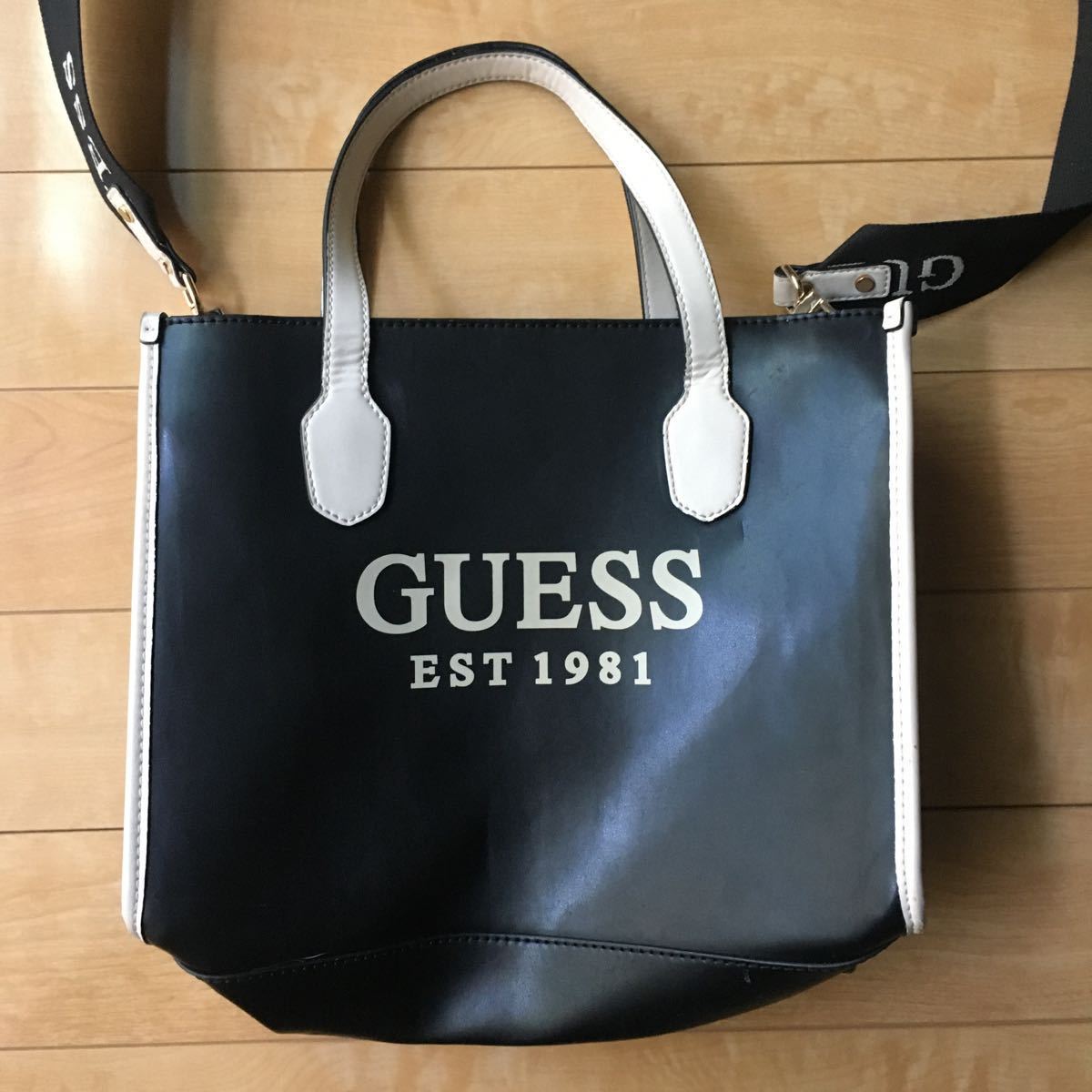 Yahoo!オークション - ゲス ハンドバッグ 571-6-31 ブラック