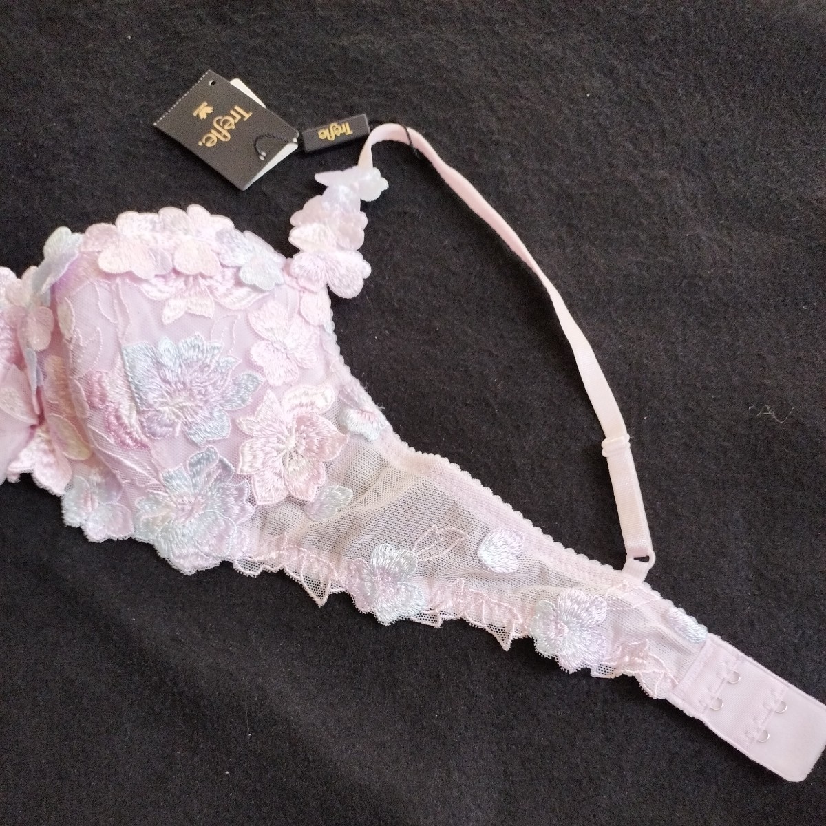 Yahoo!オークション - Trefle 34 ブラジャー単品 C70 新品未使用 タグ...