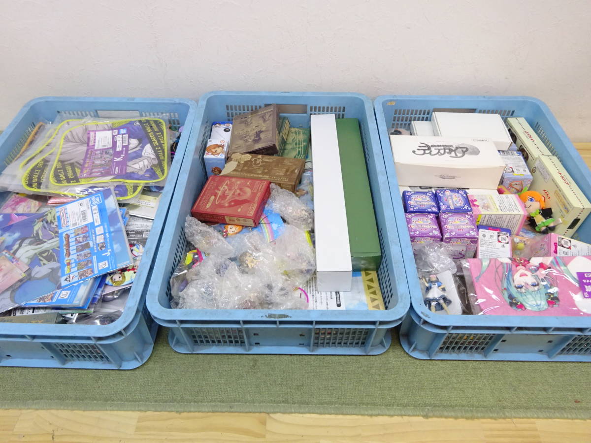 Yahoo!オークション - 078-E38) 現状品 アニメ ゲーム グッズ まとめ売...