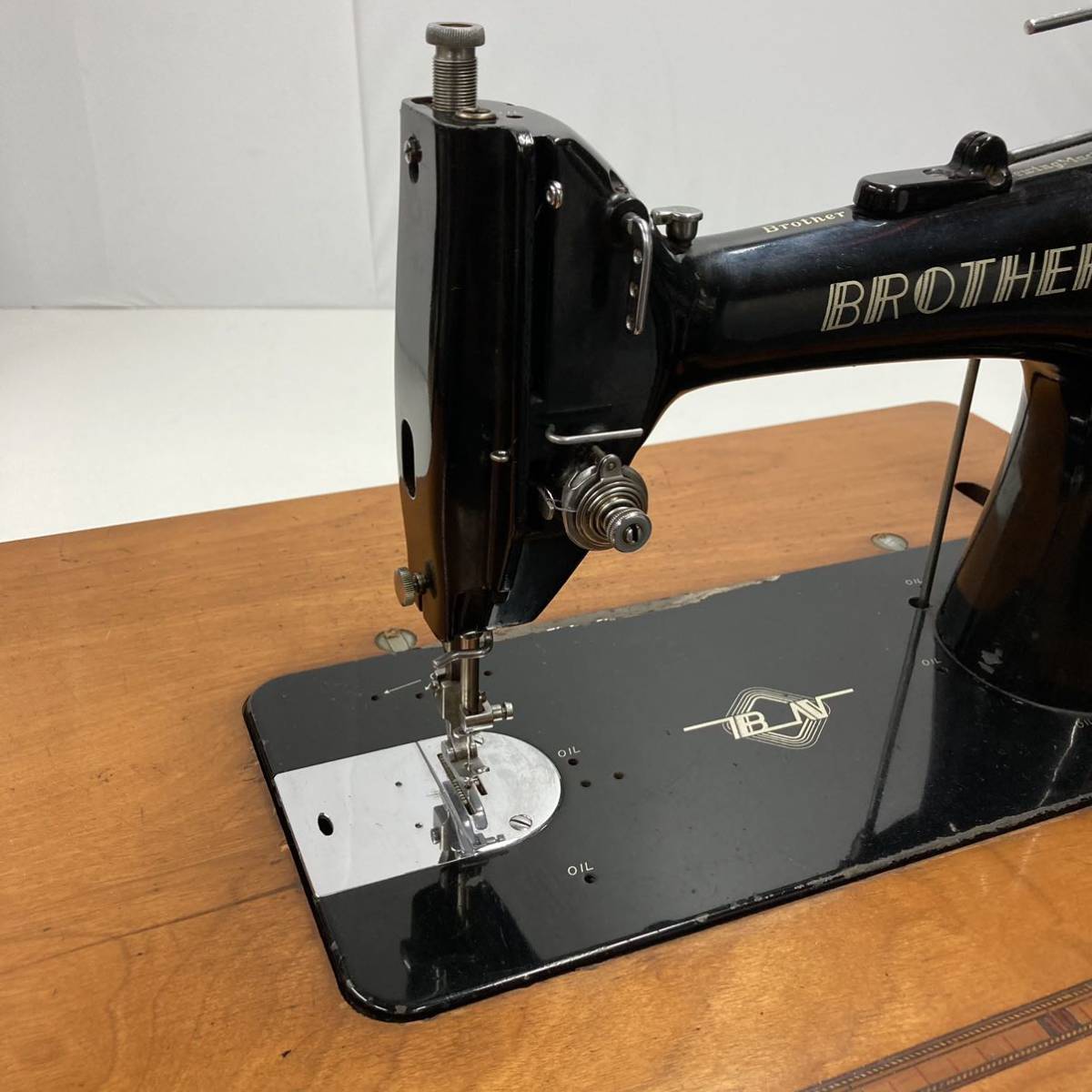 直接引取り限定 brother ブラザー 足踏みミシン 職業用本縫ミシン TA1-B618型 説明書付 昭和レトロ 足踏み用ベルトなし 現状品(ミシン)｜売買されたオークション情報、yahoo ...