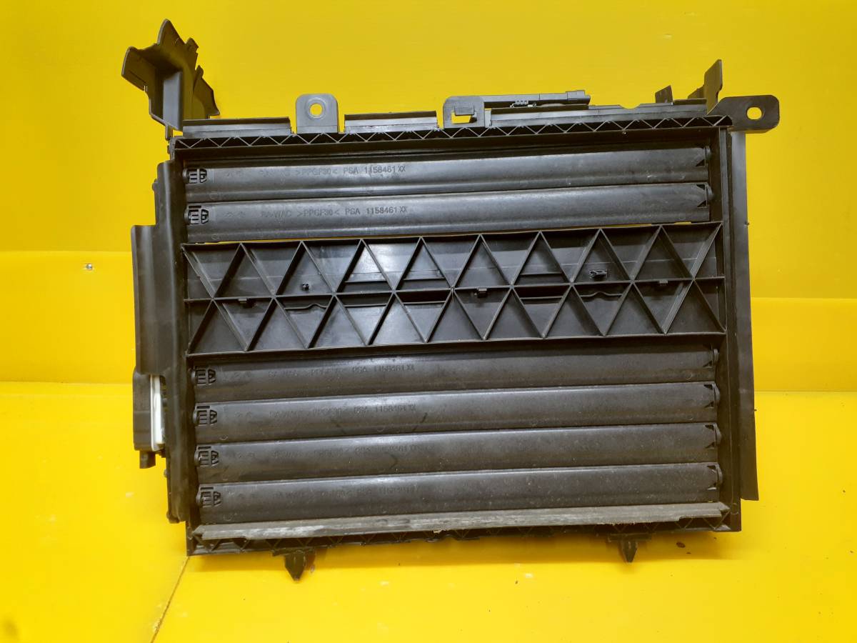 Yahoo!オークション - プジョー208 アリュール P21 ラジエターカバー 9...