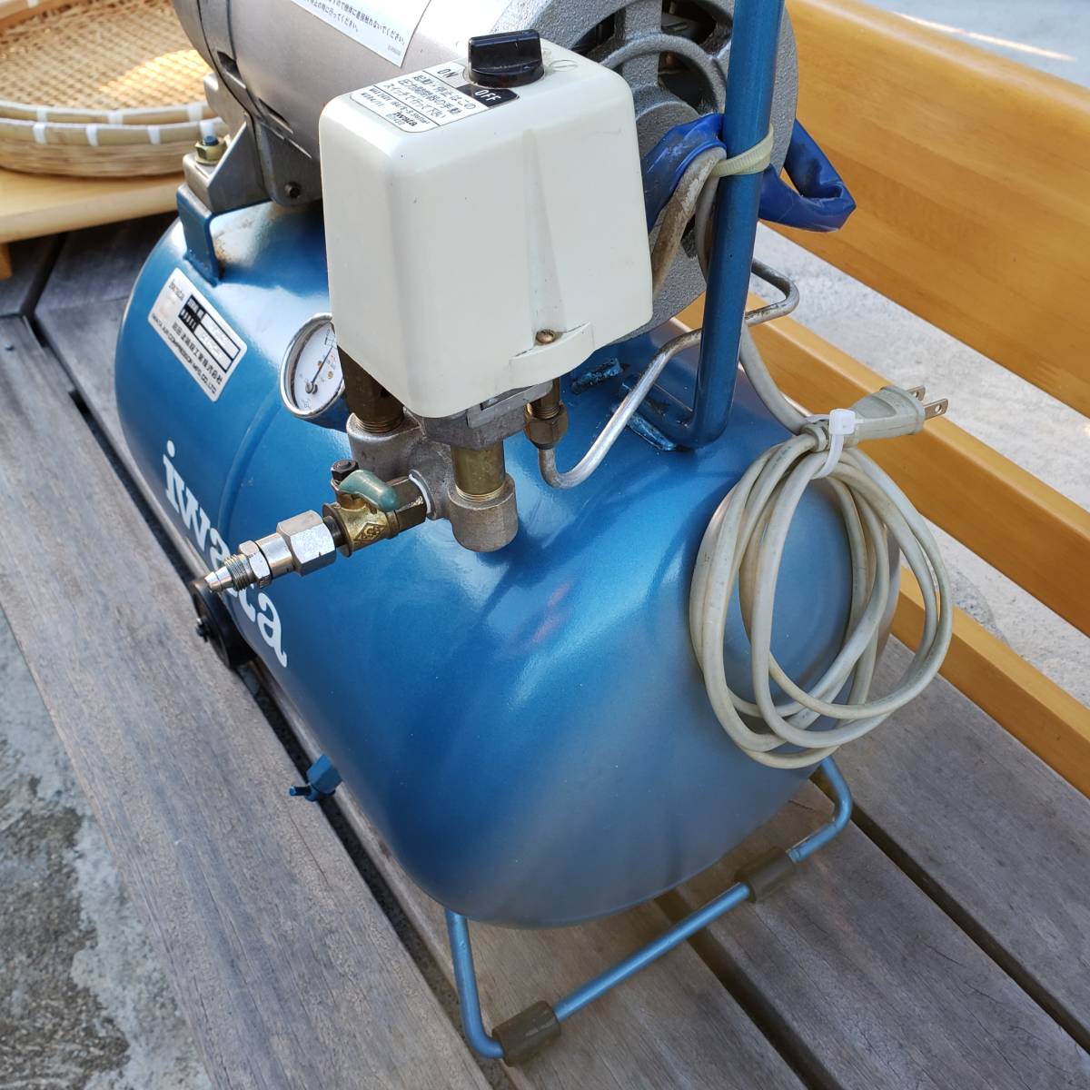 Yahoo!オークション - J-160 IWATA エアコンプレッサー DCS-041P 100V ...