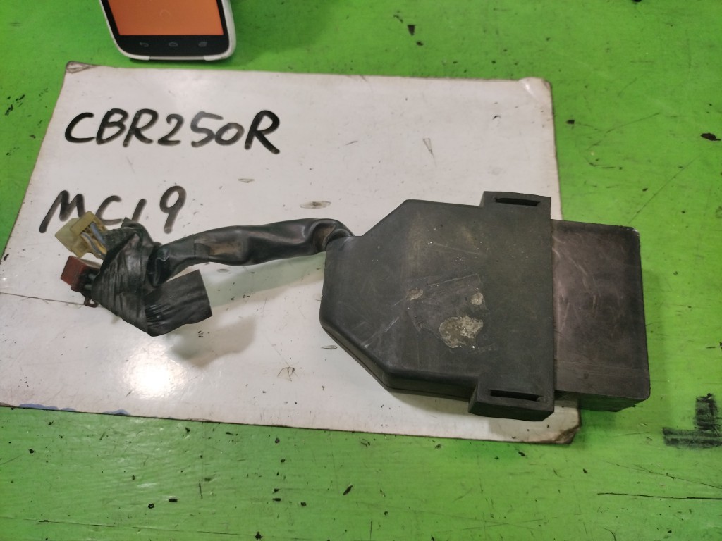 Yahoo!オークション - （R50906） 23 CBR250R MC19 CDI イグナイター ...