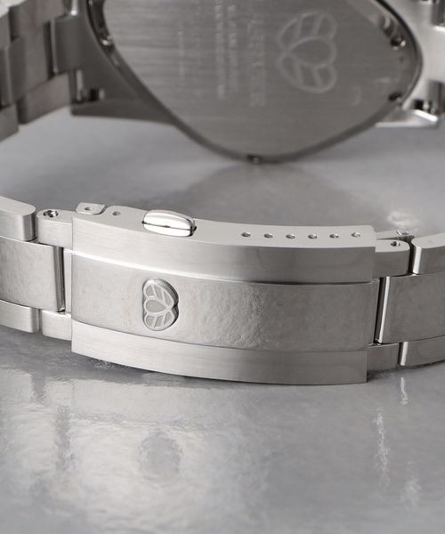 新品未使用 LAARVEE PEA001 SILVER PRICISION STEEL BLACK watch 新品未使用 LAARVEE PEA001 SILVER PRICISION STEEL BLACK watch