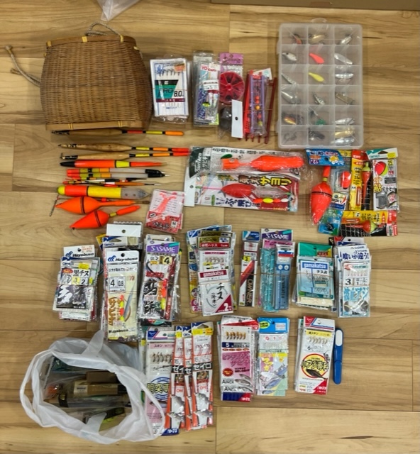 Yahoo!オークション - G「16818-②」釣り具 針 しかけ 浮き 魚籠 など ...