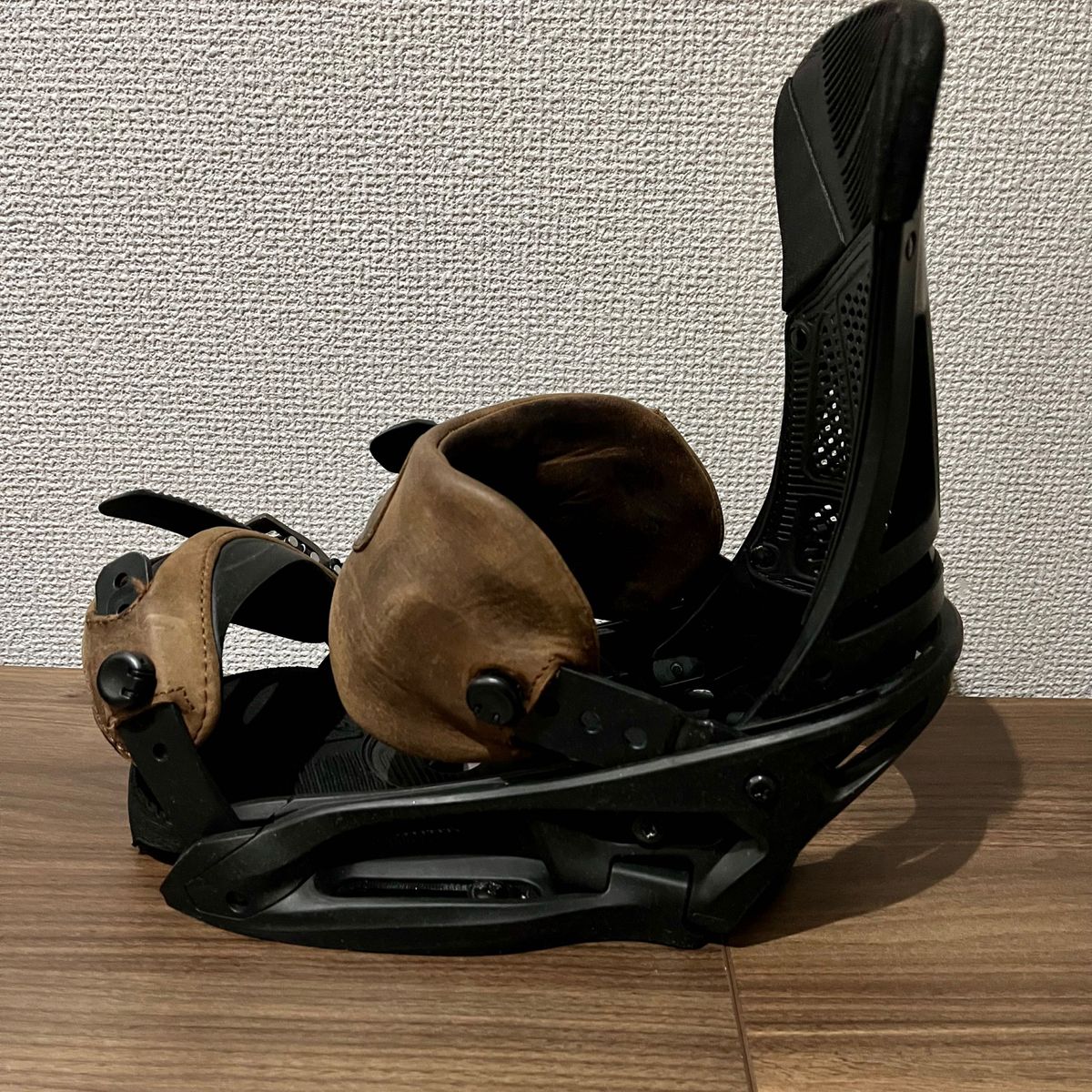 希少】BURTON MALAVITA × RED WING LEATHER Mサイズ マラビータ 希少】BURTON MALAVITA × RED WING LEATHER Mサイズ マラビータ