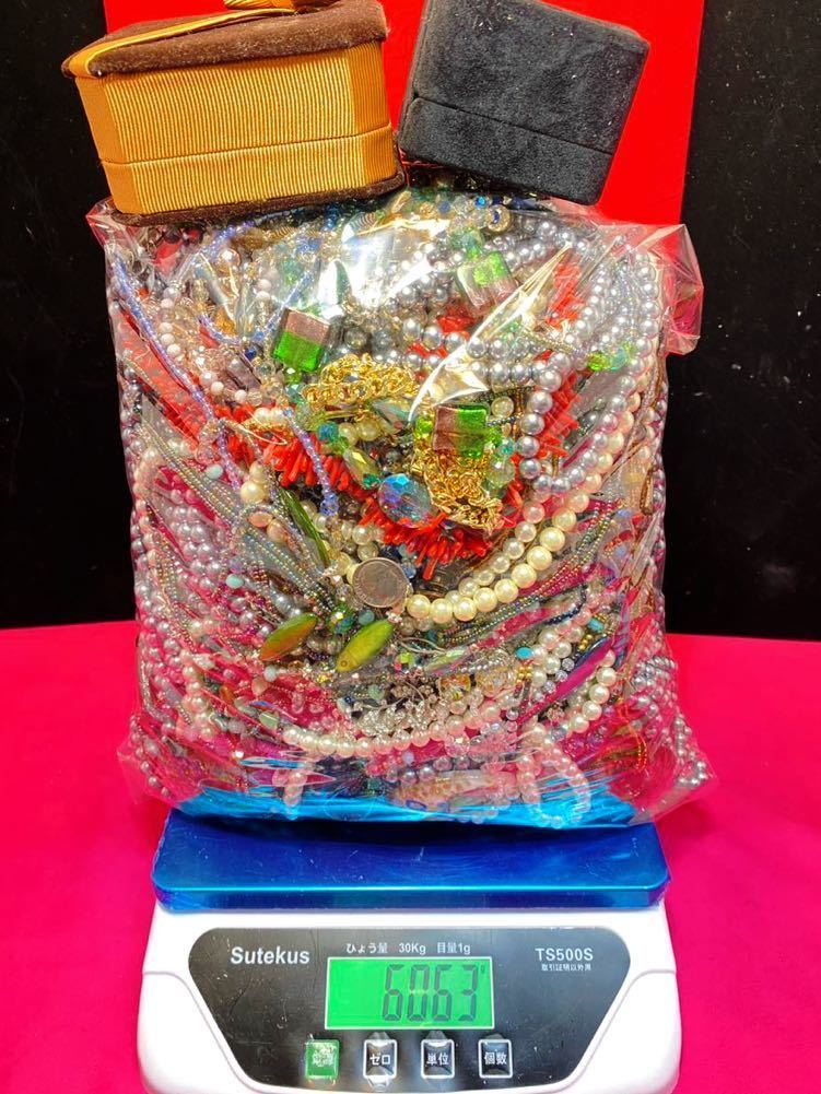 Yahoo!オークション - 大量 アクセサリー まとめ売り15セット 約6kg ネ...