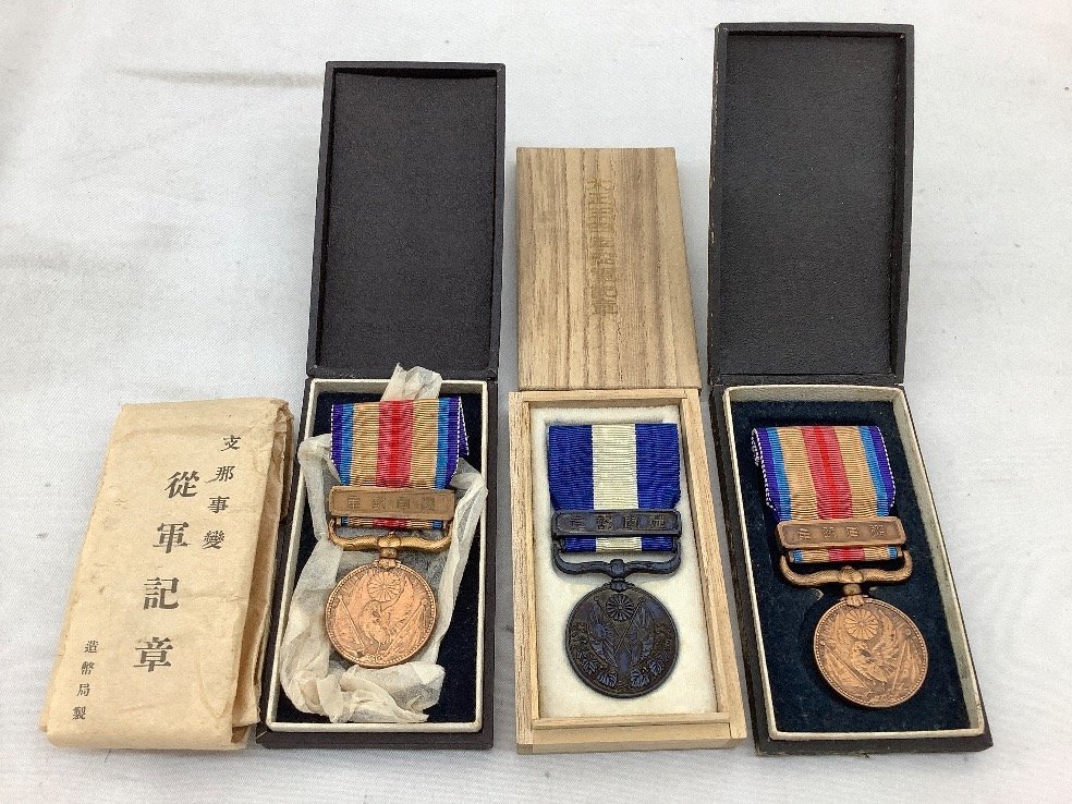 造幣局 支那事変 従軍記章 大正三四年従軍記章 3点まとめ 箱入り 総重量: 約83g 品 ACB(勲章)｜売買されたオークション情報、yahooの商品情報をアーカイブ公開 - オークファン ...