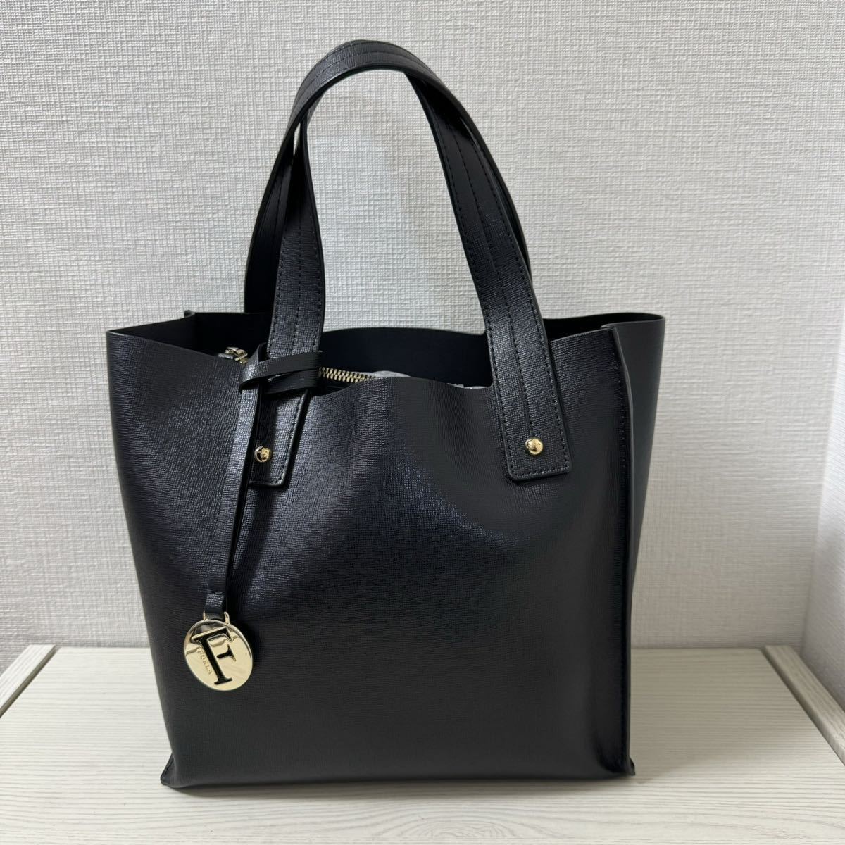 Yahoo オークション 【新品同様】furla フルラ トートバッグ ブラッ