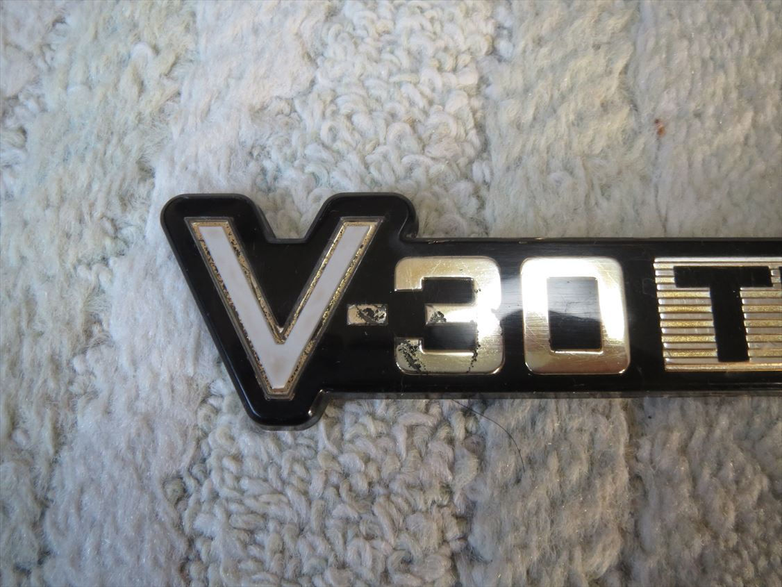 Yahoo!オークション - Y30 グロリア セドリック VIP用リアエンブレム