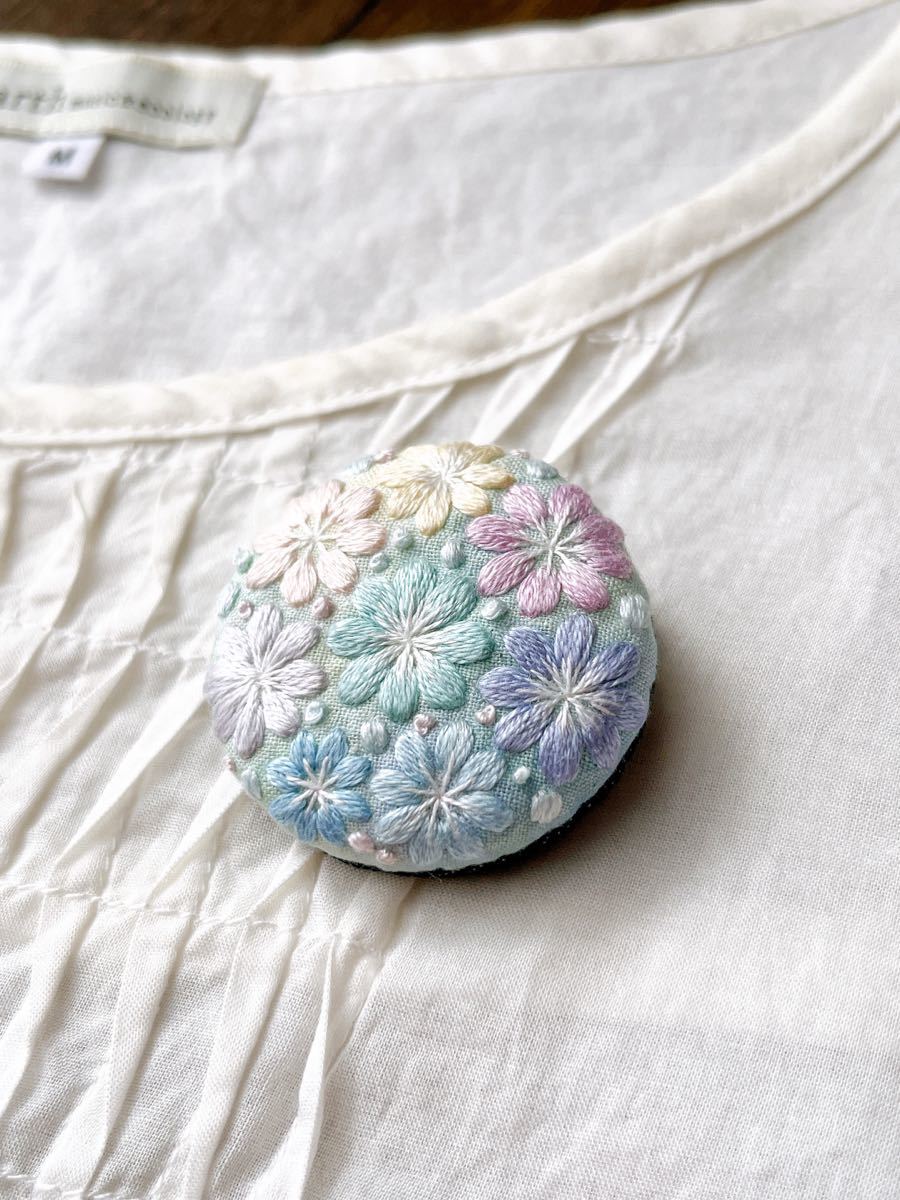 Yahoo!オークション - 【花舞】megu0582 ボタニカル刺繍 ブローチ・ペ...