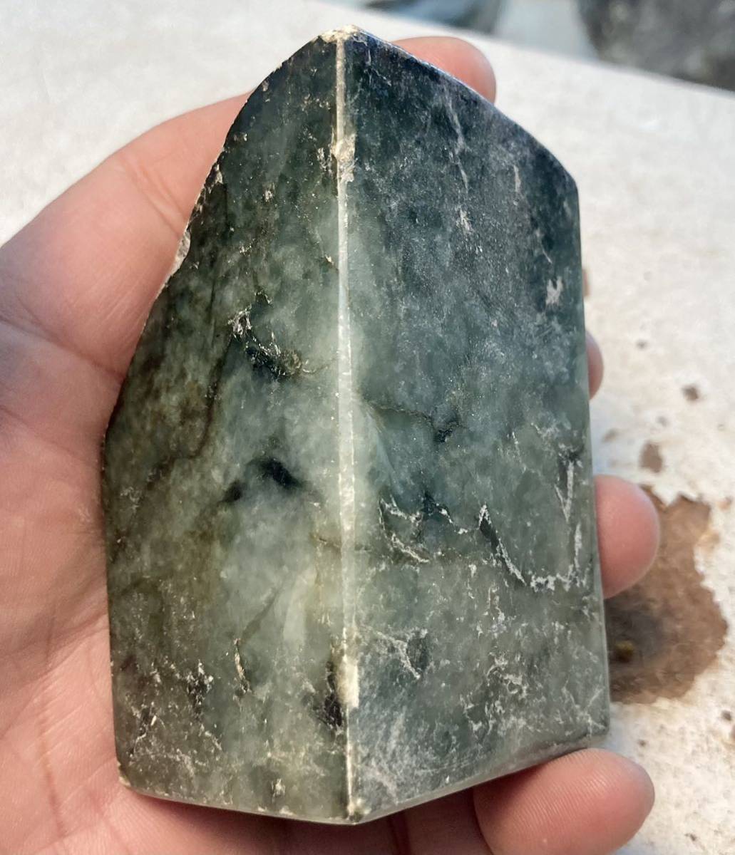 Yahoo!オークション - ミャンマー産天然本翡翠420g1面残してカット磨...