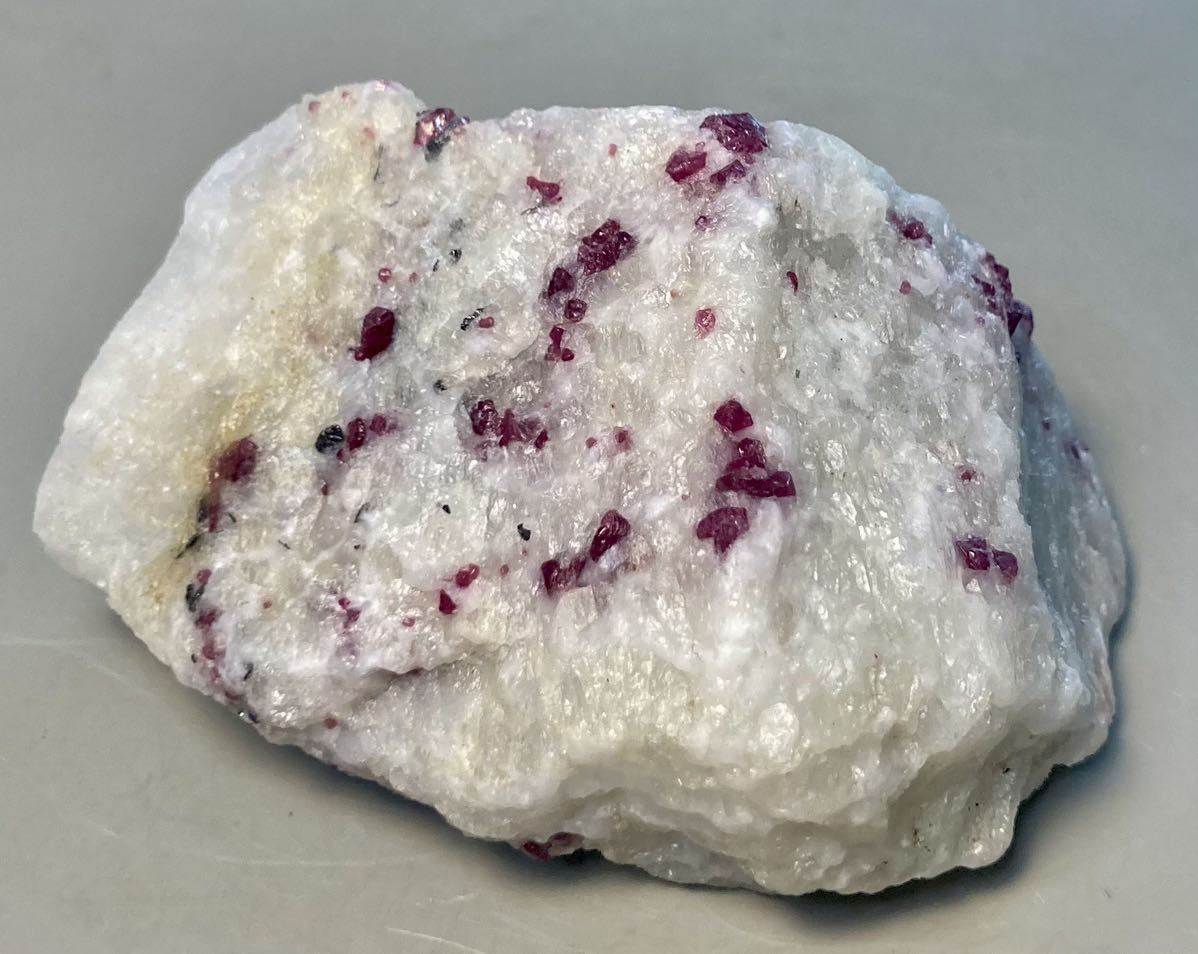 Yahoo!オークション - ミャンマー産天然レッドスピネル原石313g母岩付...