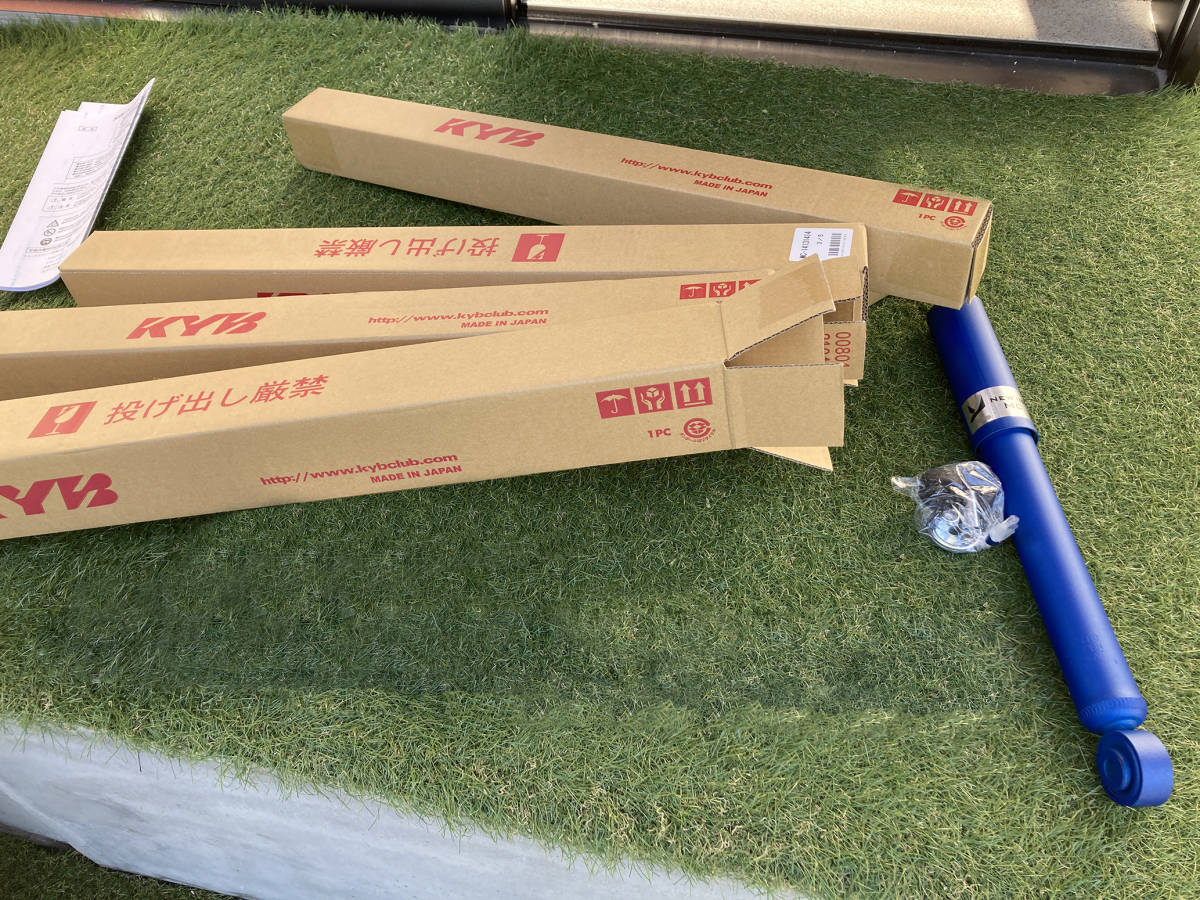 Yahoo!オークション - jb64 KYB ショックアブソーバー NEW SR MC 4本セ...