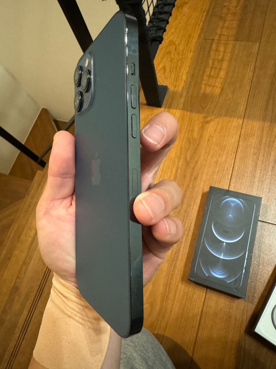 美品 iPhone 12 Pro Max パシフィックブルー 512 GB doco 美品 iPhone 12 Pro Max パシフィックブルー 512 GB doco