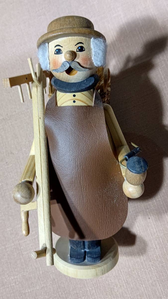 D ドイツ製 エルツ地方 煙出し人形 収穫人 17㎝ 131g 蝋燭5個つき ECHT ERZGEBIRGE HOLZKUNST MIT HERZ 品(木工、竹工芸)｜売買されたオークション ...