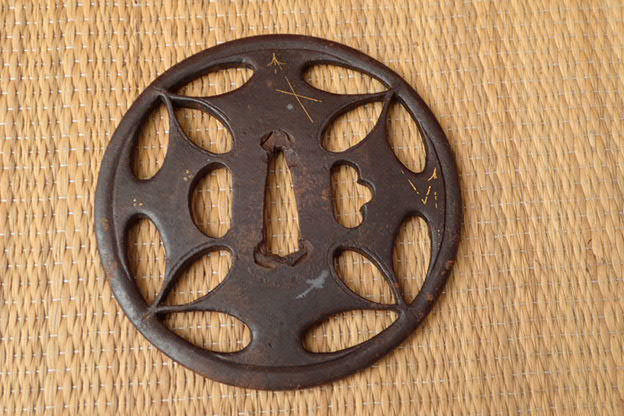 X82 刀鍔 透かし鍔 日本刀 刀装具(鍔、刀装具)｜売買されたオークション情報、yahooの商品情報をアーカイブ公開 - オークファン（aucfan.com）