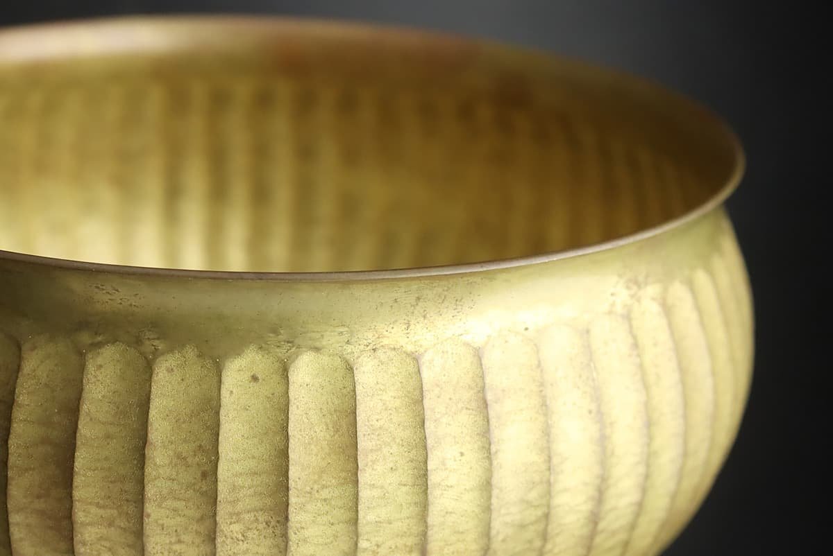 EO836 直人造 銅鍍金 鎚目 筋彫 モール建水 径14.5cm 重275g 鍍金縦筋建水 茶こぼし 茶翻 茶船 茶道具(その他)｜売買されたオークション情報、yahooの商品情報を ...