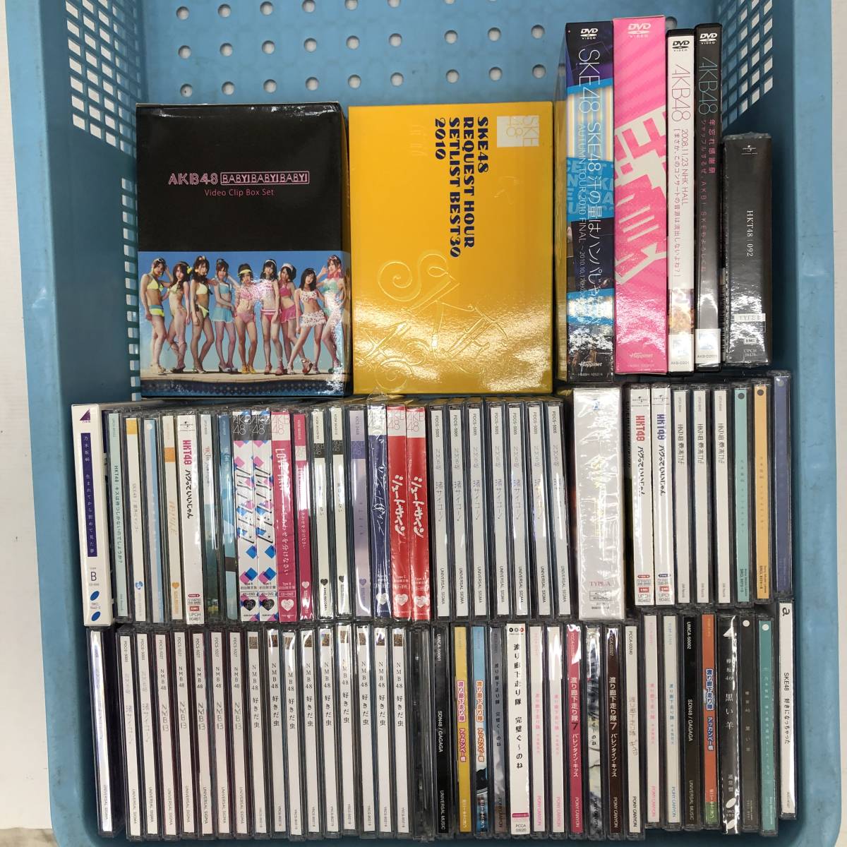 Yahoo!オークション - 【大量78点セット】AKB 乃木坂 NMB等 CD DVD等 ...
