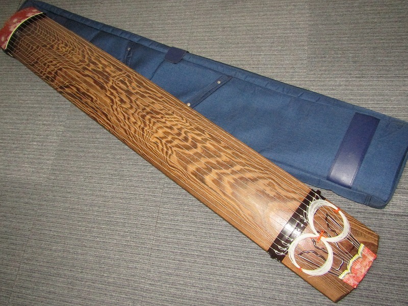 Yahoo!オークション - 高級 演奏会用 琴 くり甲 13弦 子持ち綾杉彫り ...