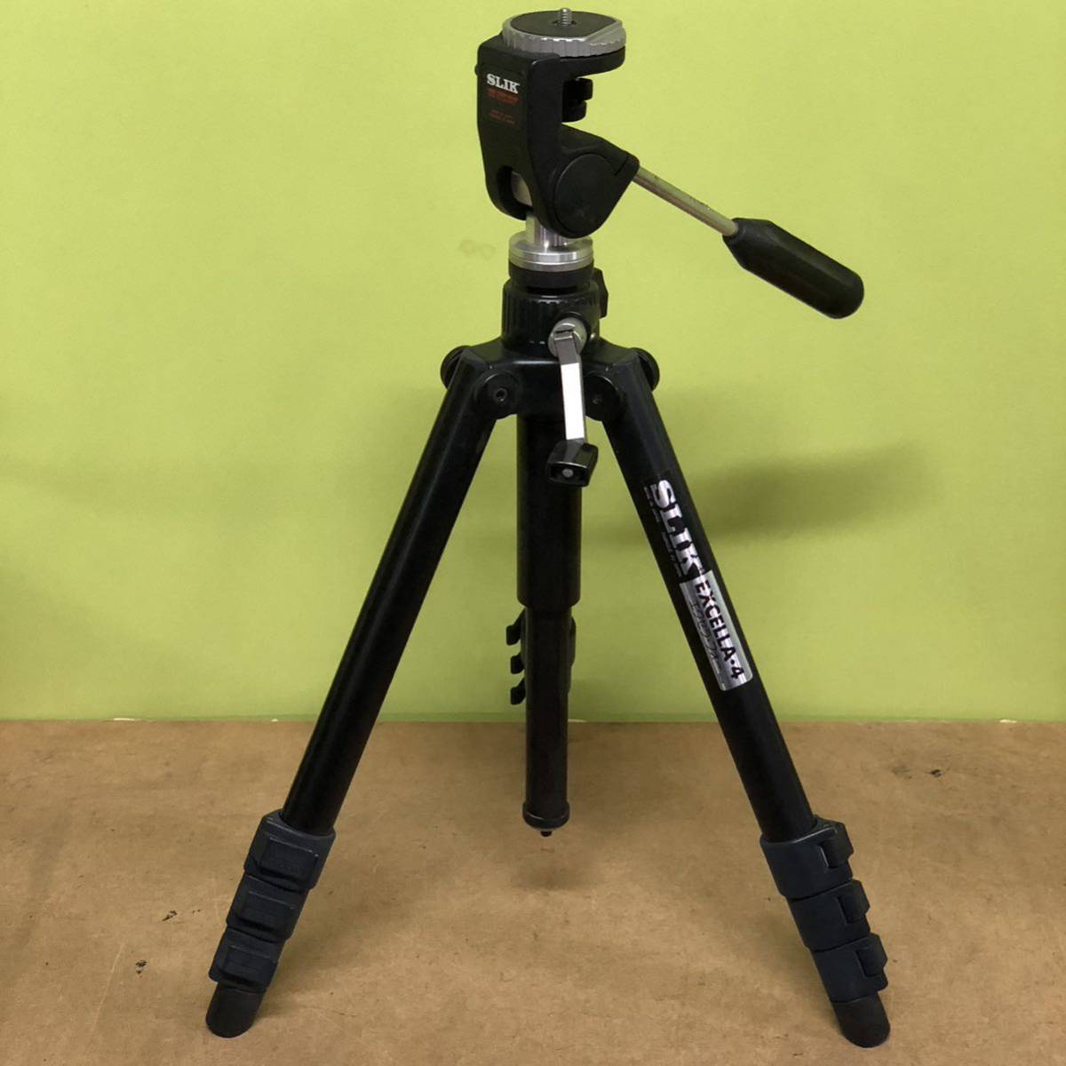 リユース スリックSLIK EXCELLA 4 三脚 H48 130㎝ エレベーション23㎝(三脚)｜売買されたオークション情報、yahooの商品情報をアーカイブ公開 - オークファン ...
