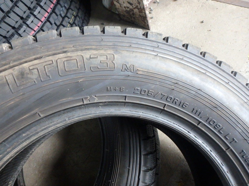 Yahoo!オークション - D845 送料無料【205/70R16 111/109】ダンロップ ...