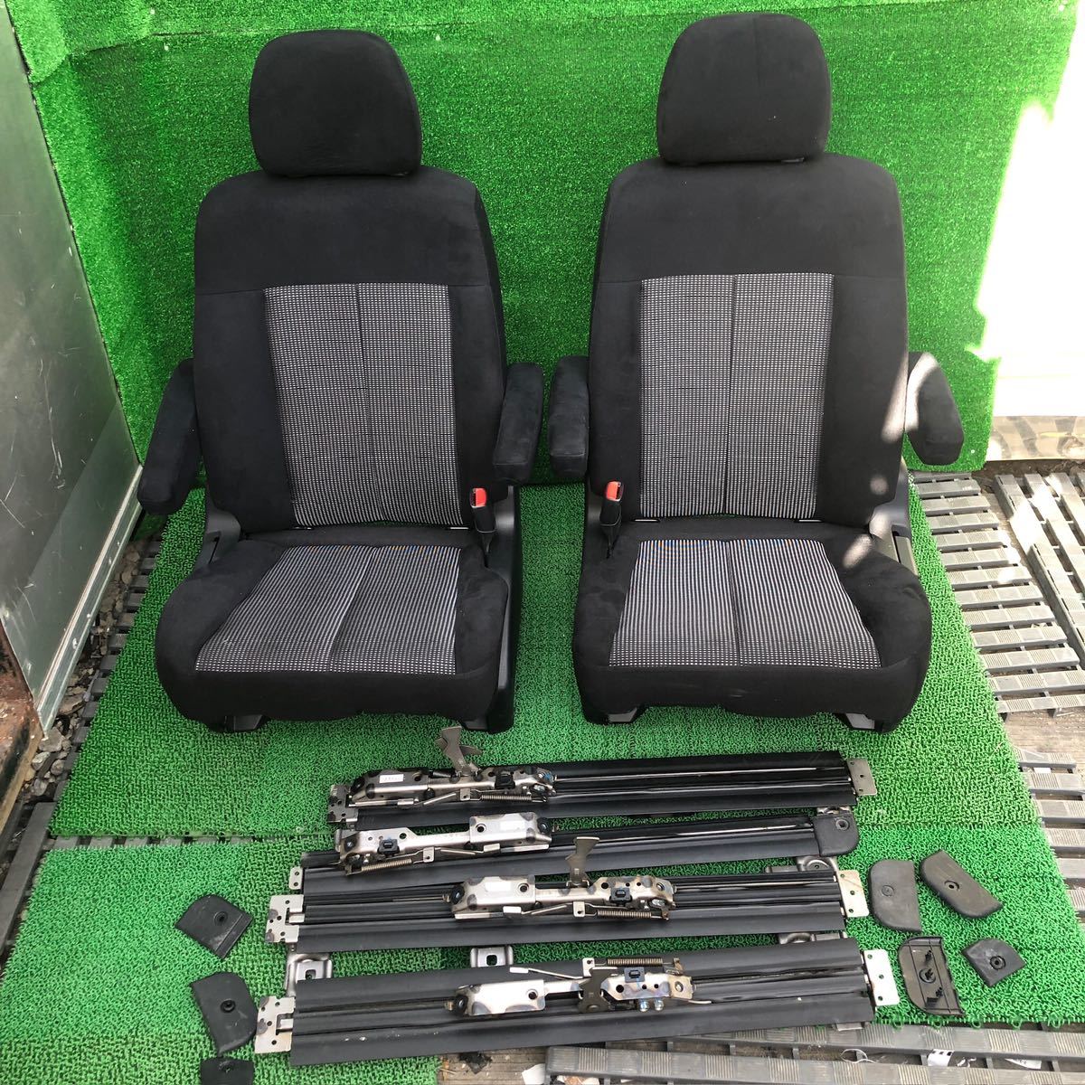 Yahoo!オークション - 三菱 デリカD 5 ローデストG CV2W 純正セカンド...