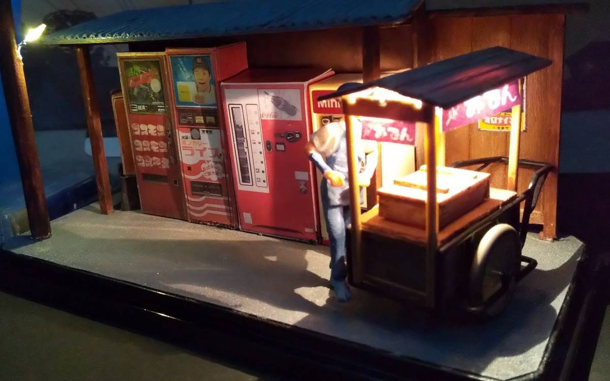 1/32 ジオラマ~昭和の風景、自販機・おでん屋台・カブ。1/32 1/32 ジオラマ~昭和の風景、自販機・おでん屋台・カブ。1/32