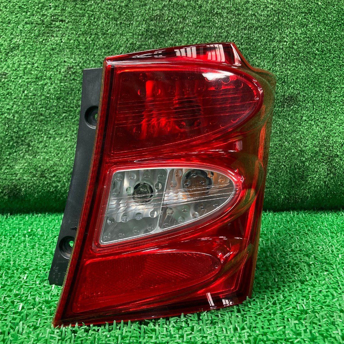 Yahoo!オークション - フリード G GB3 右 テールランプ テールライト ...