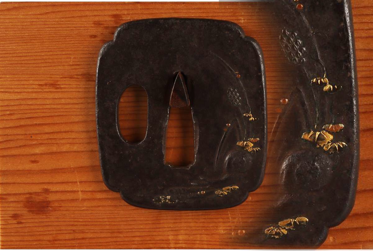 Yahoo!オークション - [URA]江戸期/無銘/鉄地金銀象嵌蝸牛図角切鍔/71g...