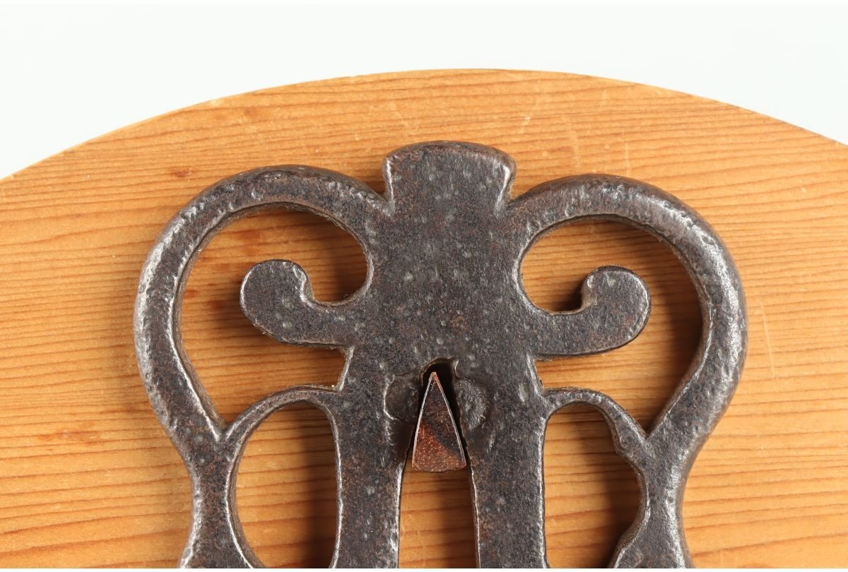 Yahoo!オークション - [URA]江戸期/無銘/鉄地軍杯変わり形鍔/121g/9-12...