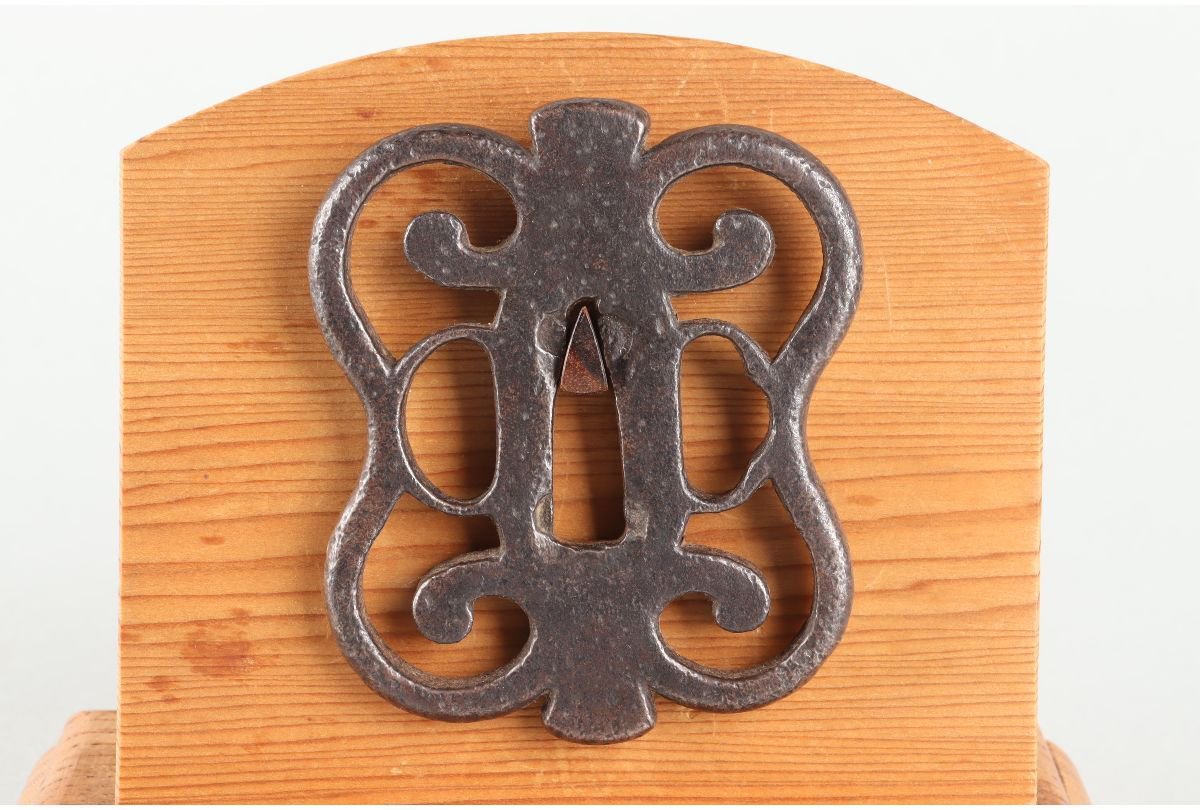 Yahoo!オークション - [URA]江戸期/無銘/鉄地軍杯変わり形鍔/121g/9-12...