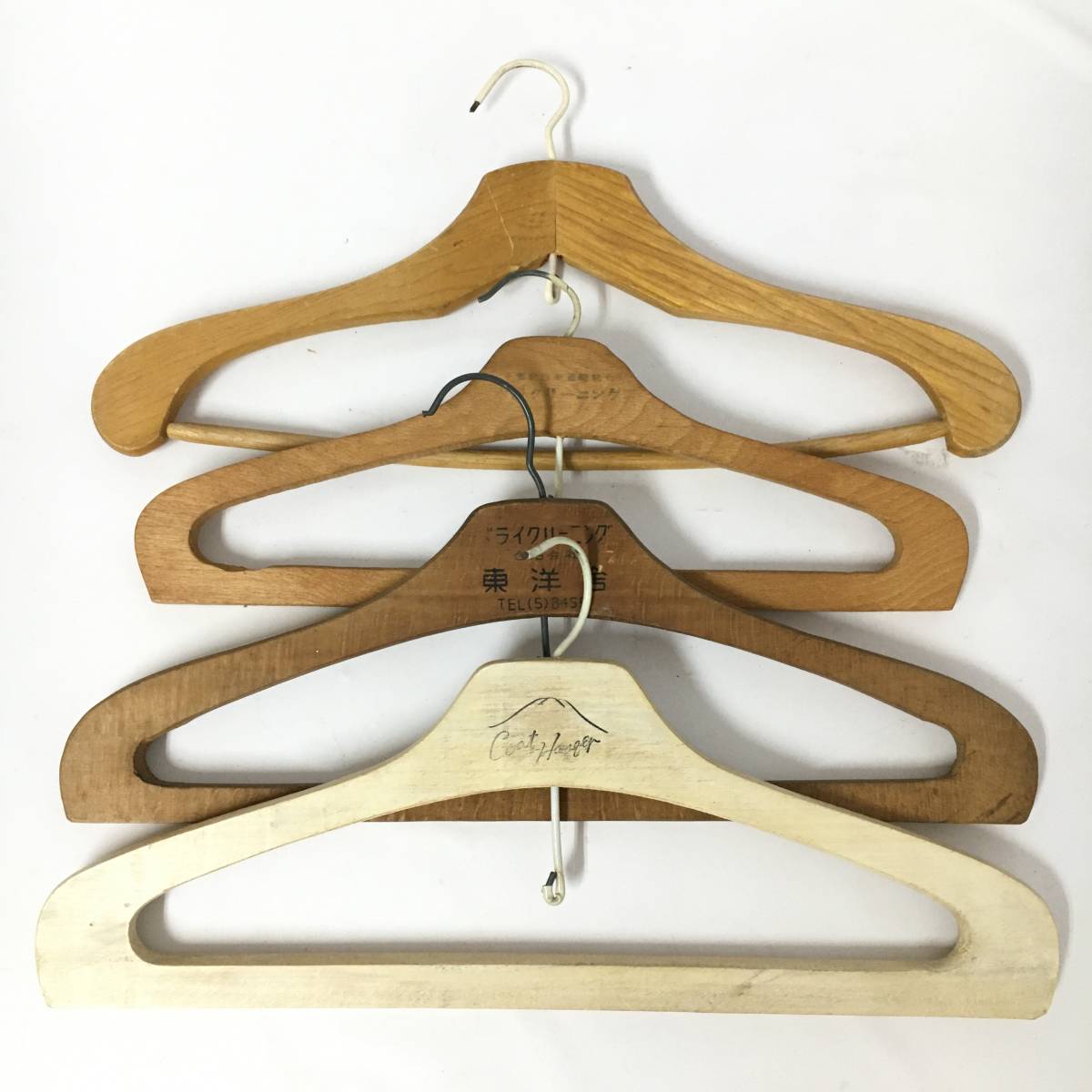 KI25/93 昭和レトロ 古い 木製 ハンガー まとめて100本 ランダム 大量 ビンテージ 洋服 店舗什器 ブティック ウッドハンガー(一般)｜売買されたオークション情報、yahooの商品 ...