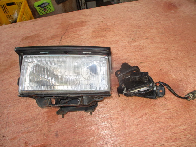 Yahoo!オークション - フェアレディZ 2シーター PZ31のヘッドライト 左
