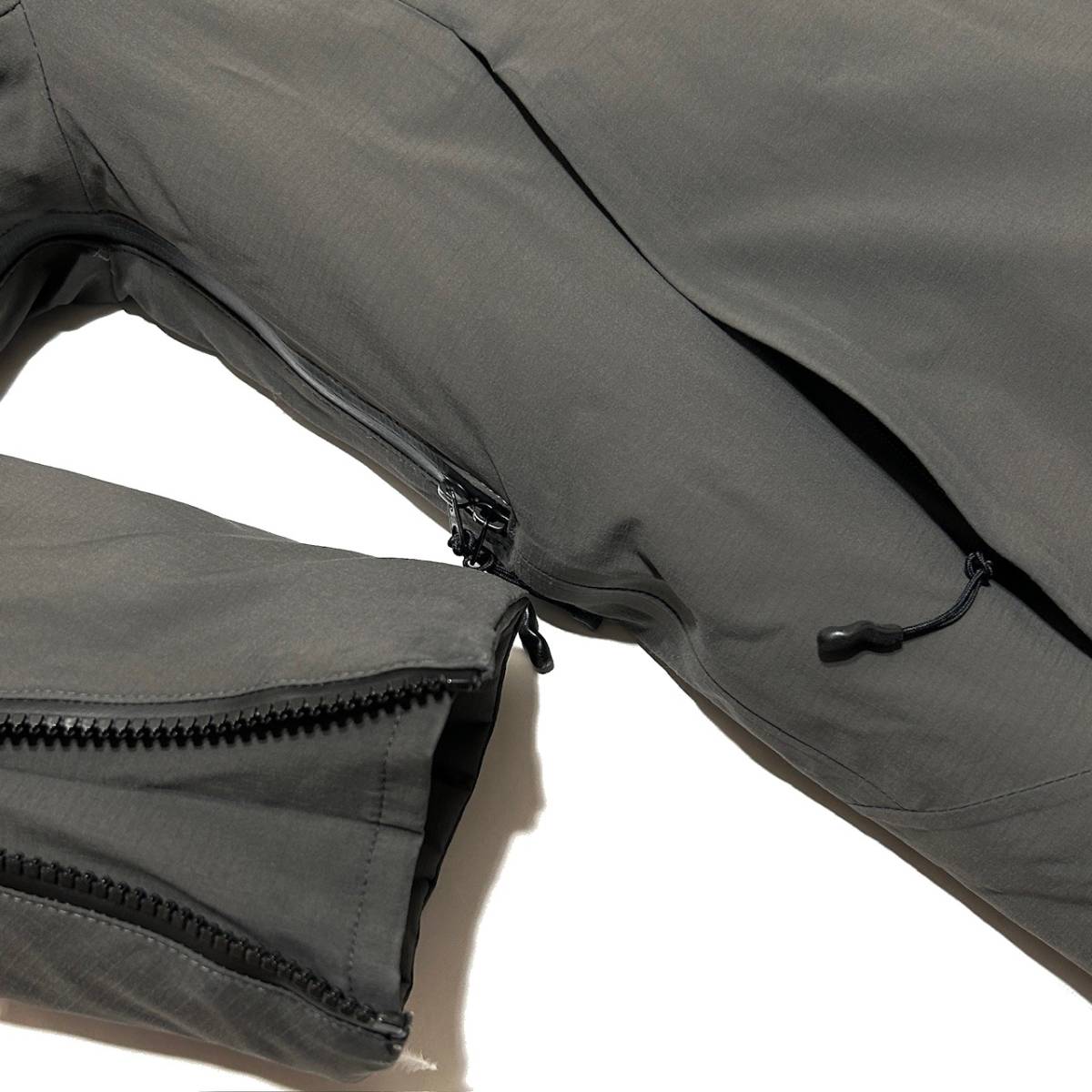 定価8 6万 ATTACHMENT 透湿防水3レイヤーナイロンリップ 定価8 6万 ATTACHMENT 透湿防水3レイヤーナイロンリップ