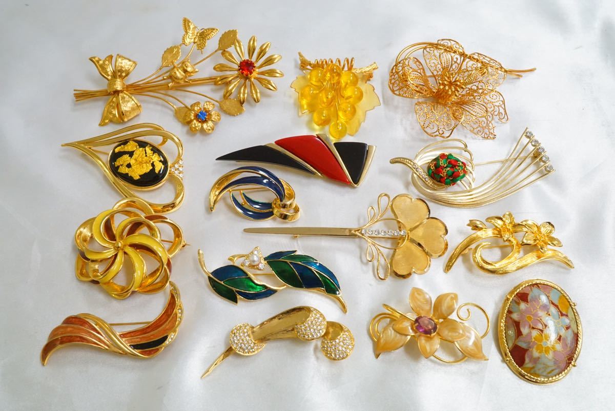 Yahoo!オークション - C367 豪華 海外製など ゴールドカラー ブローチ ...