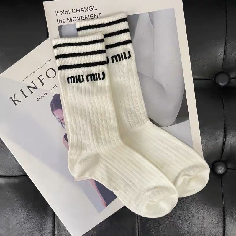 MIU MIU ソックス 靴下 2点セット ミュウ ミュウ ホワイト MIU MIU ソックス 靴下 2点セット ミュウ ミュウ ホワイト