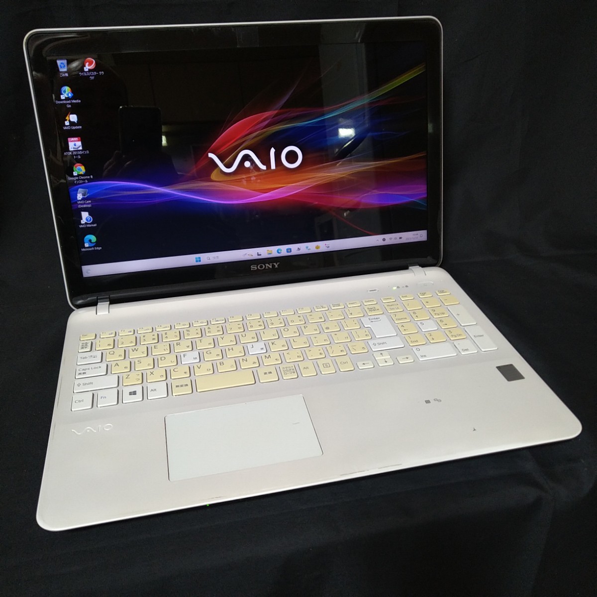 SONY VAIO Fit 15E SVF15318DJW SSD Corei5 Blu-ray フルHD Windows11Home最新バージョン23H2 アプリ105個 VAIOアプリ ...
