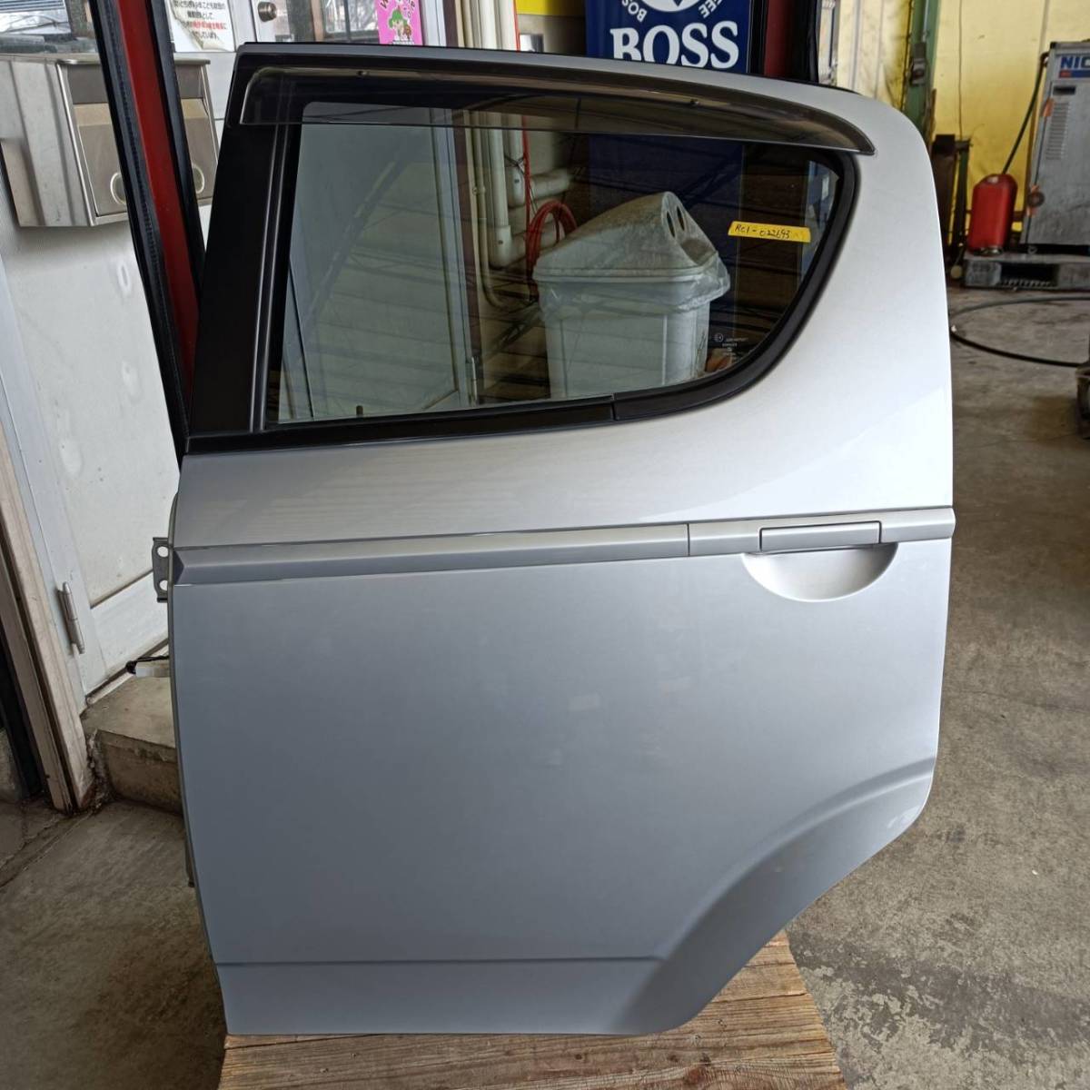 Yahoo!オークション - スバル R2 RC1 RC2 左 リア ドア 210 シャイニ...