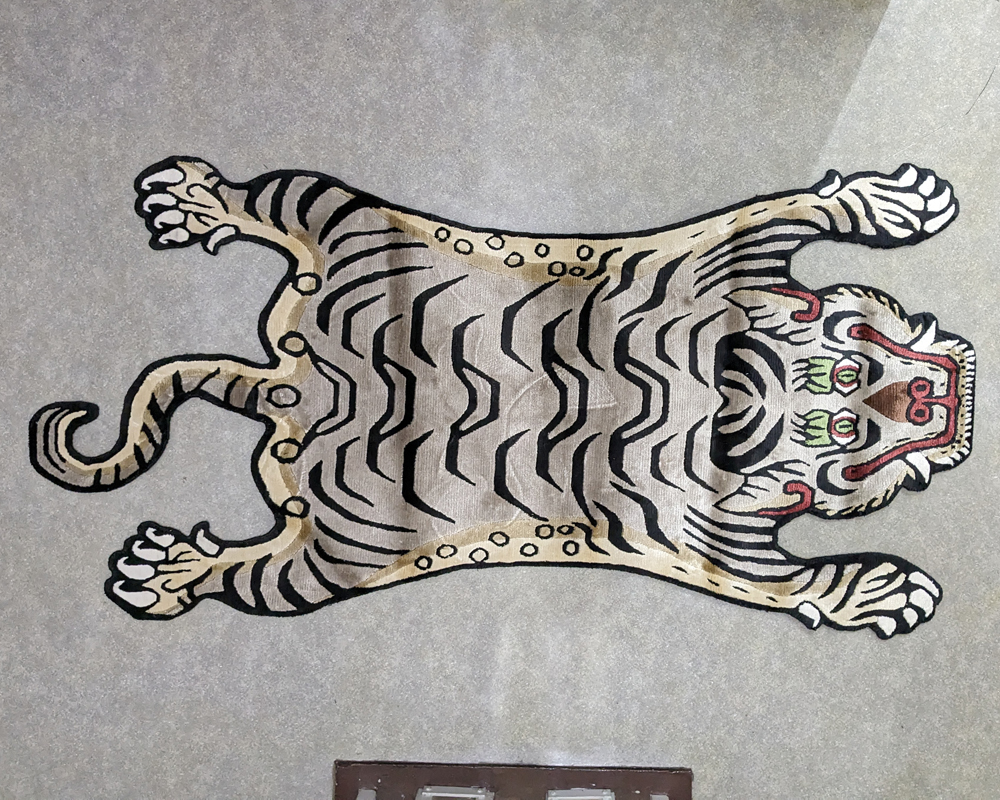 Yahoo!オークション - 本物 シルク 特大Lサイズ 142cm チベタンタイガ...