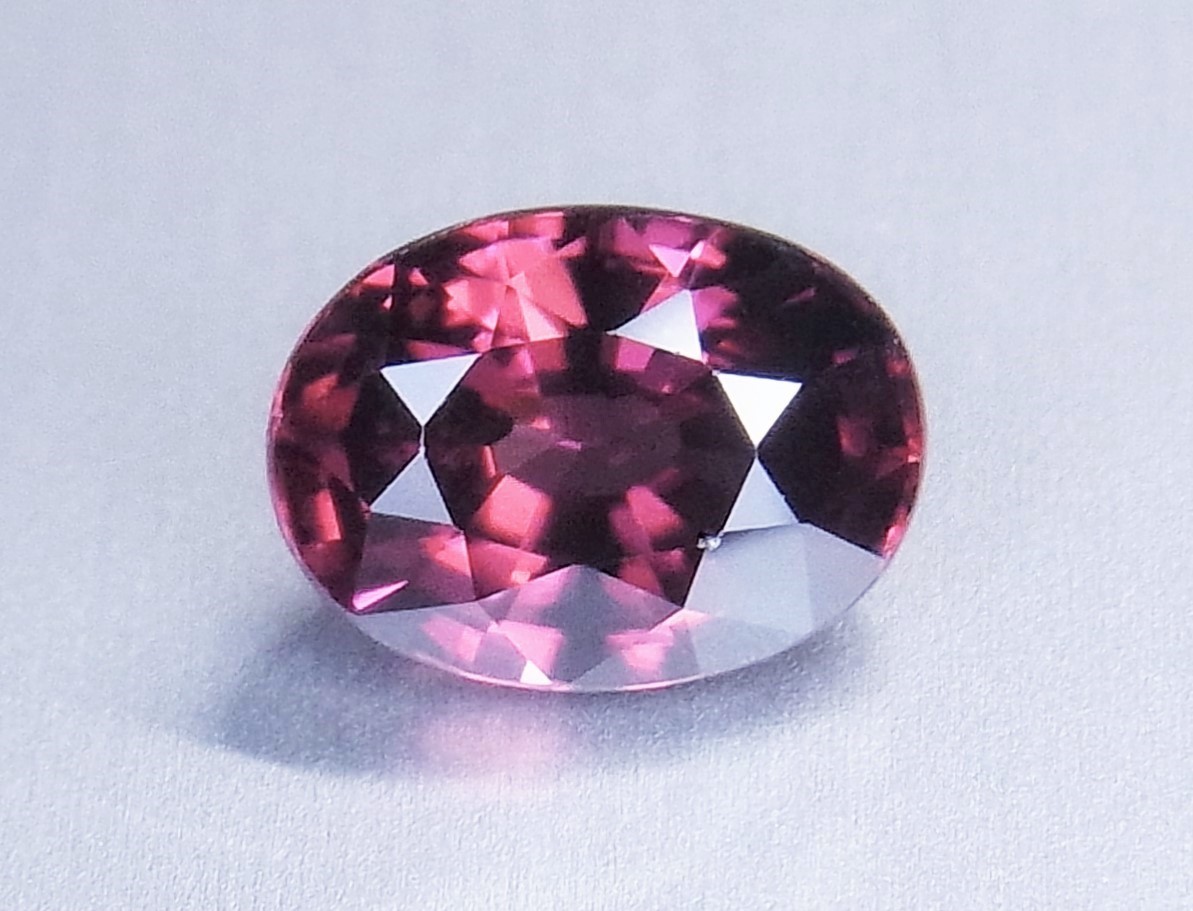 Yahoo!オークション - 《Gem Force》非加熱 ピンクジルコン 1.58CT ル...