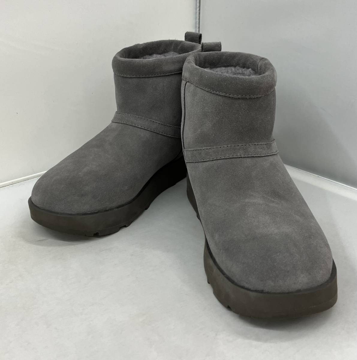 UGG / アグ / Classic Mini Waterproof / ショートブーツ / ムートンブーツ / 1019643 / サイズ:23.5cm / vibram / グレー(US6 ...