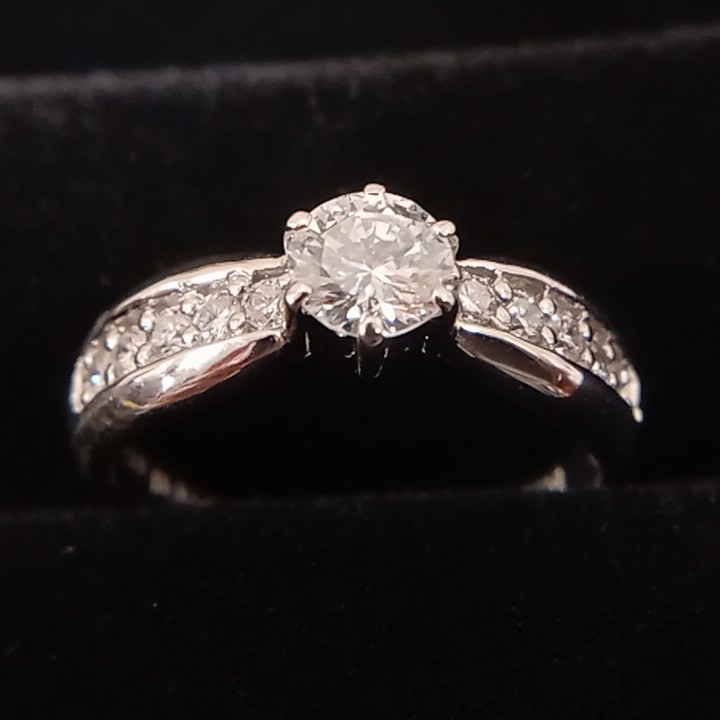 Yahoo!オークション - 【キラキラダイヤリング】Pt900／ダイヤ0.39ct 0...